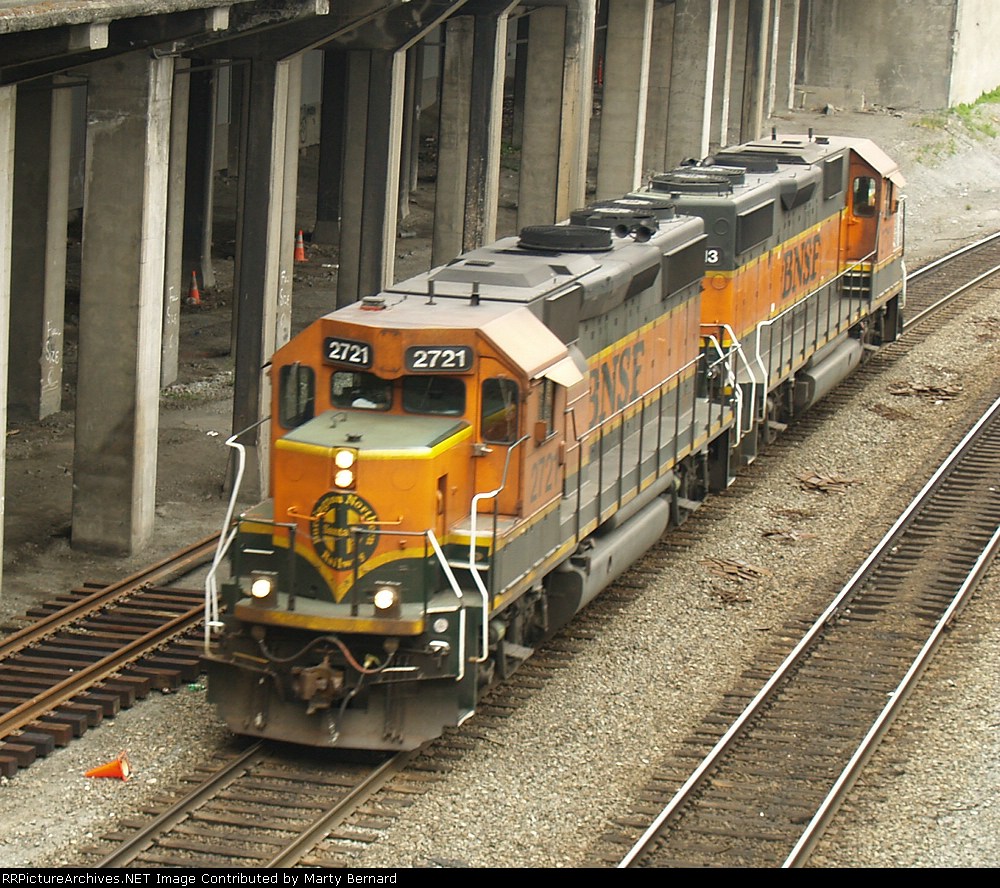 BNSF 2721 Passing King Street Sation